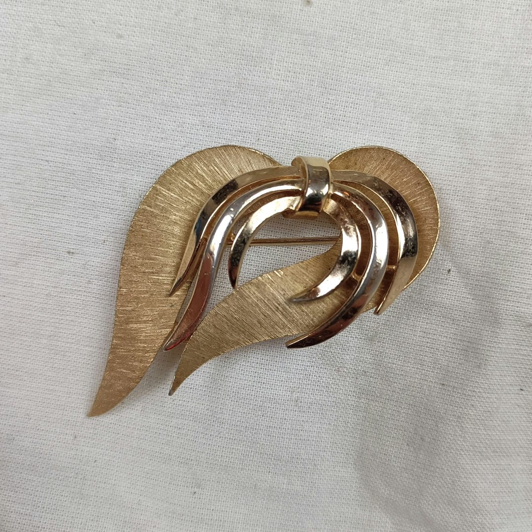 Spilla Trifari Crown vintage 1950s - Pomella Vintage shop online Spilla Trifari Crown vintage 1950s - Pomella Vintage shop online