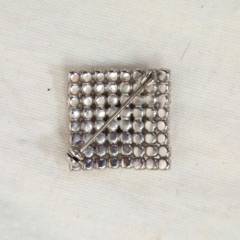 Spilla quadrata vintage anni '70 - Pomella Vintage Shop